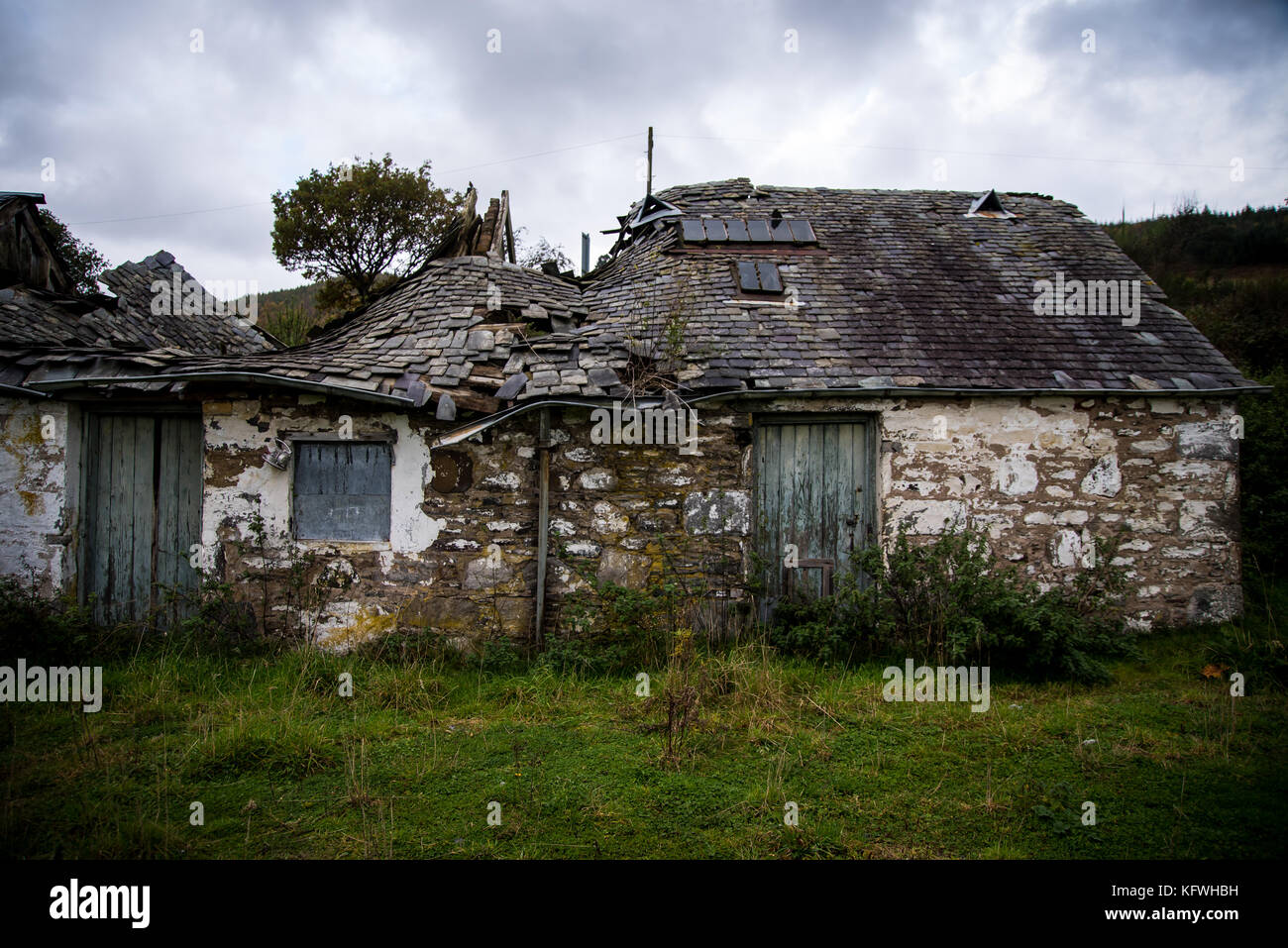 A ruined farm in Scotland, abandoned building Stock Photo - Alamy