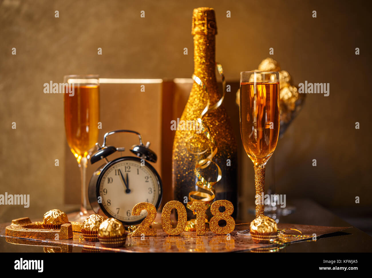 Golden date hi-res stock photography and images - Alamy
