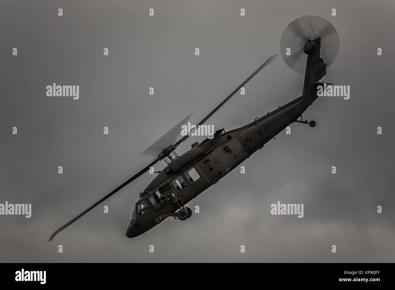 Uh 60 blackhawk flight hi-res stock photography and images - Alamy