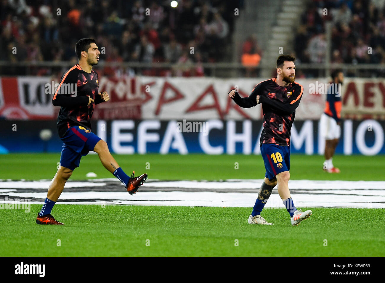 Lionel messi warm up hi-res stock photography and images - Alamy