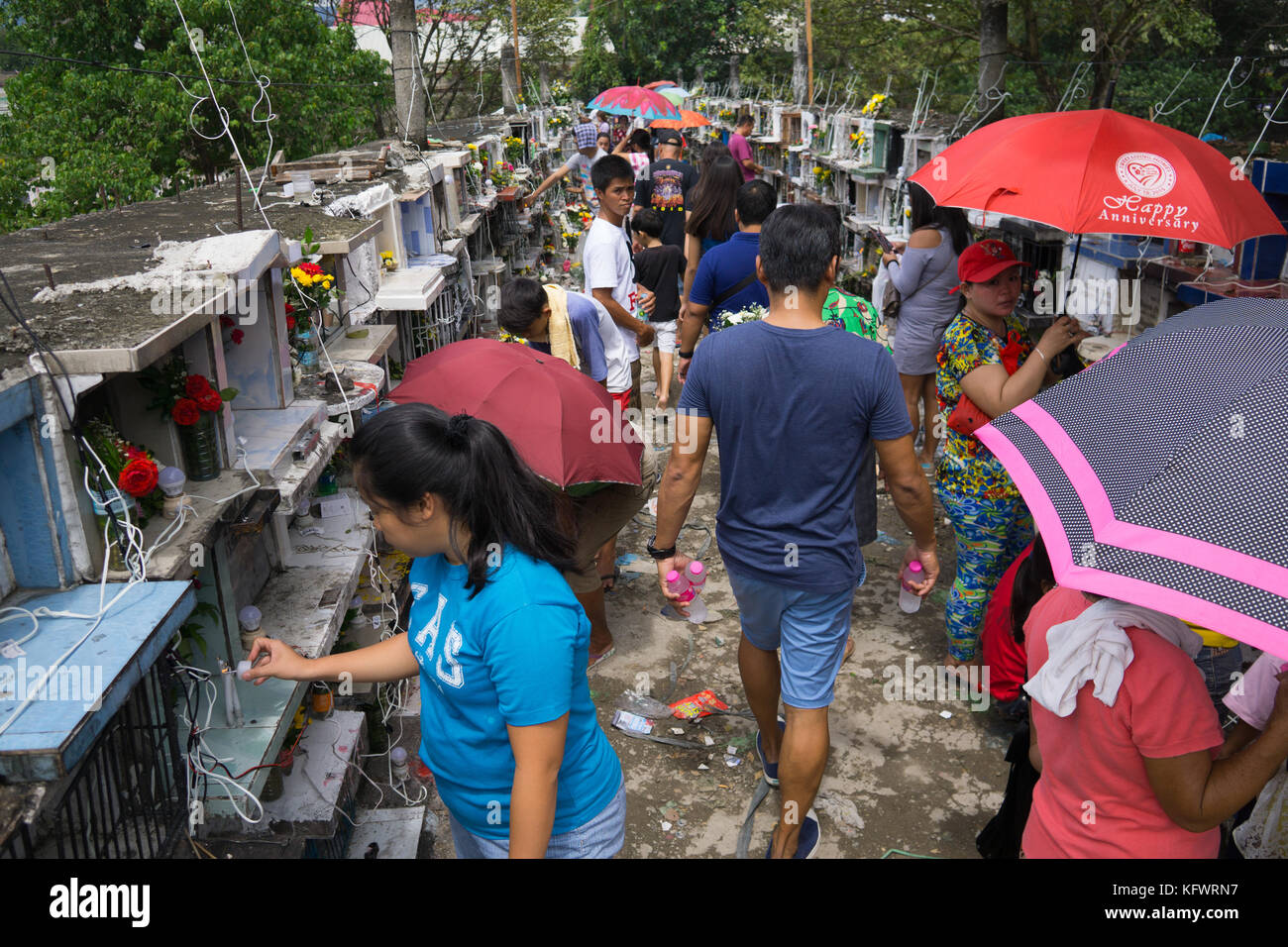 Calamba Cemetery, Cebu City, Philippines. 01st Nov, 2017. All Souls Day ...