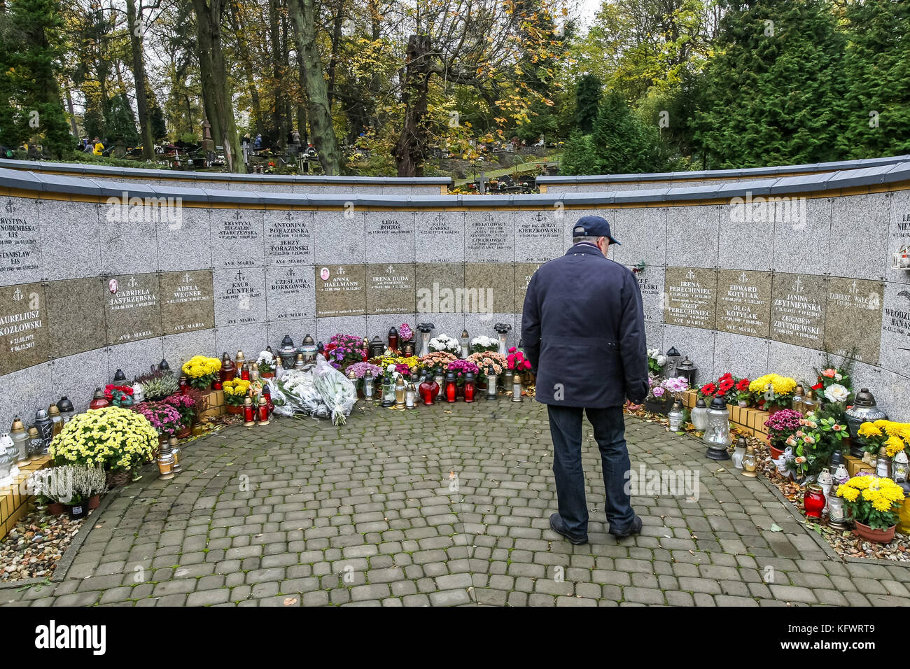 Gdansk, Poland. 1st Nov, 2017. Man looking at the columbarium with urn ...