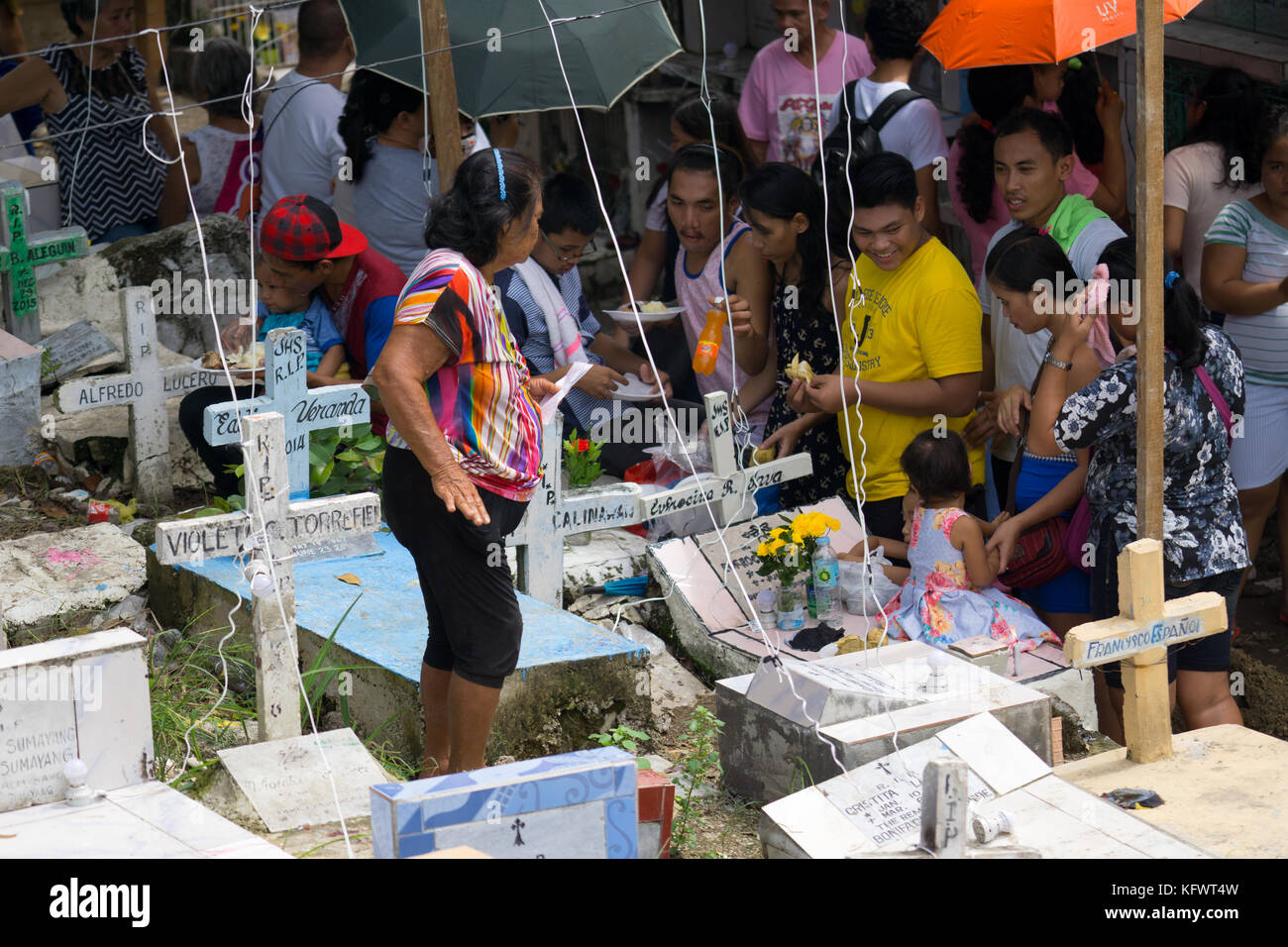 Calamba Cemetery, Cebu City, Philippines. 01st Nov, 2017. All Souls Day ...