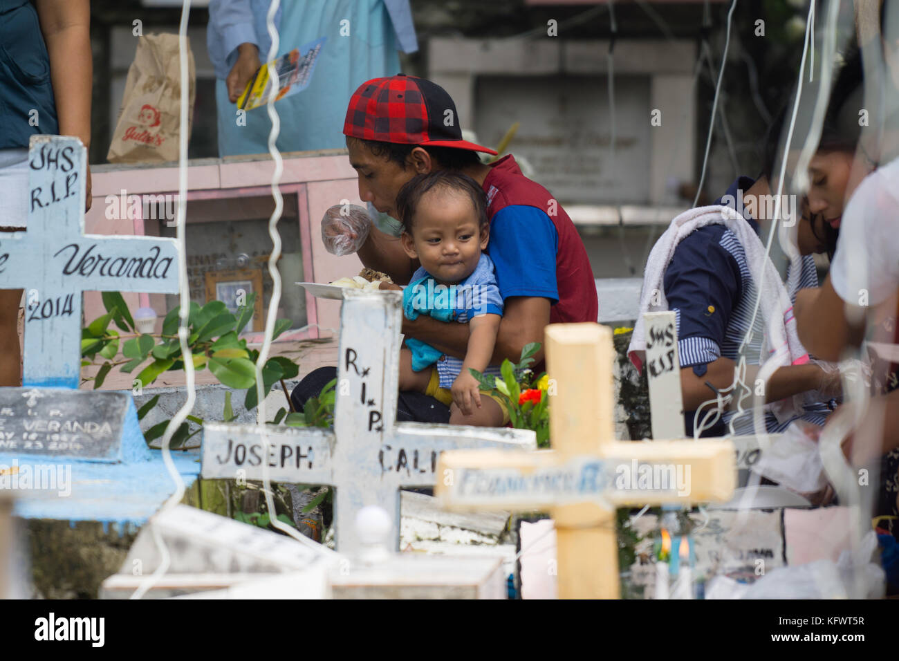 Calamba Cemetery, Cebu City, Philippines. 01st Nov, 2017. All Souls Day ...