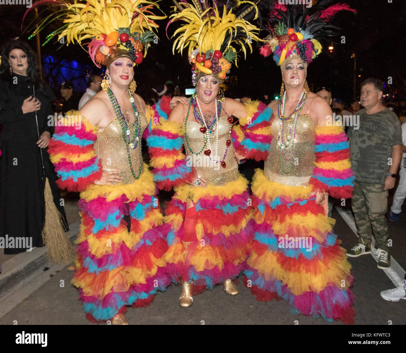 Los Angeles, California, USA. 31st October, 2017. Participants dress in ...
