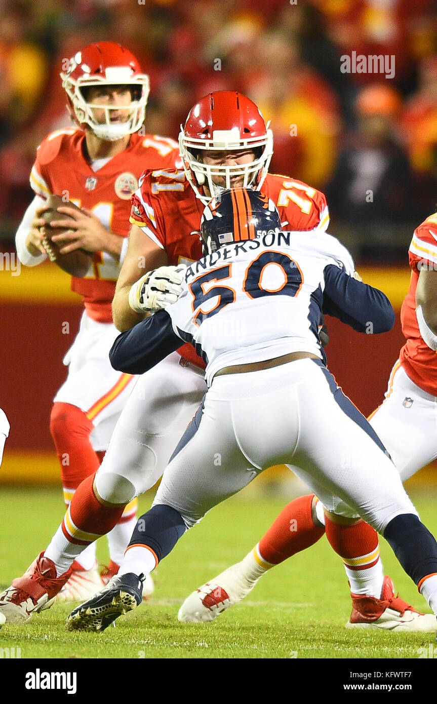 October 30, 2017: Kansas City Chiefs offensive tackle Mitchell Schwartz ...