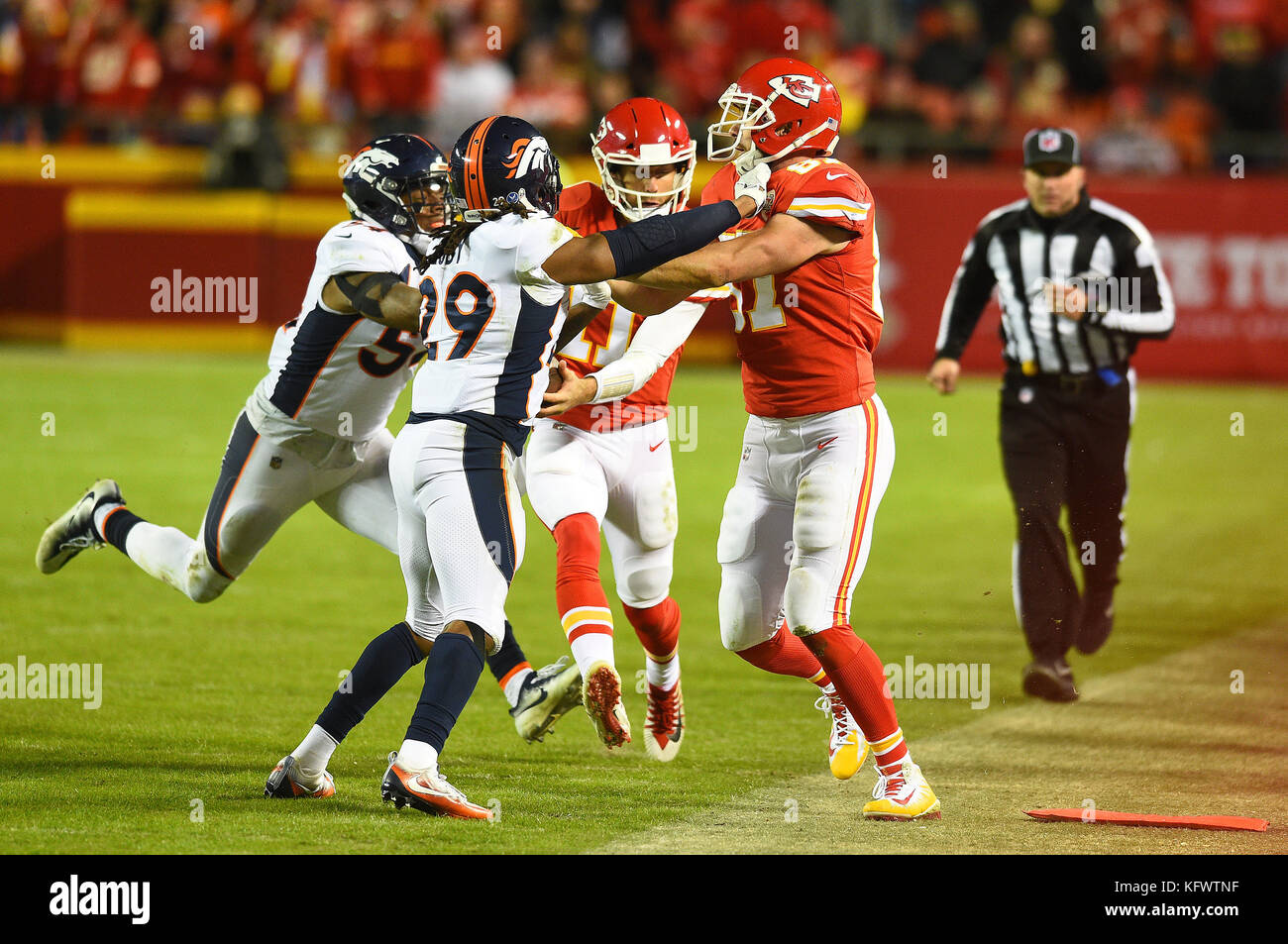 October 30, 2017: Kansas City Chiefs quarterback Alex Smith (11) heads ...