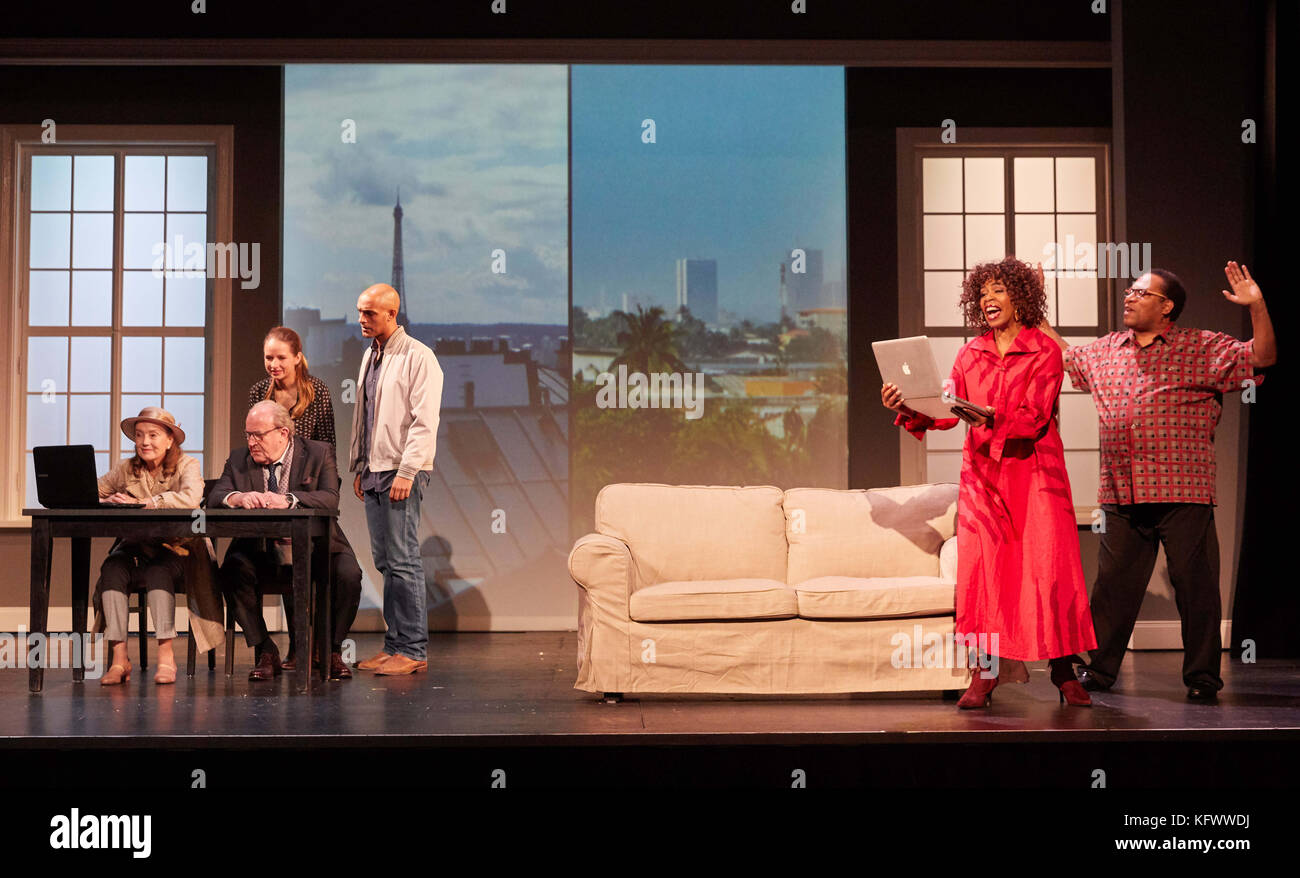 Hamburg, Germany. 01st Nov, 2017. The actors Angela Schmid (L-R ...