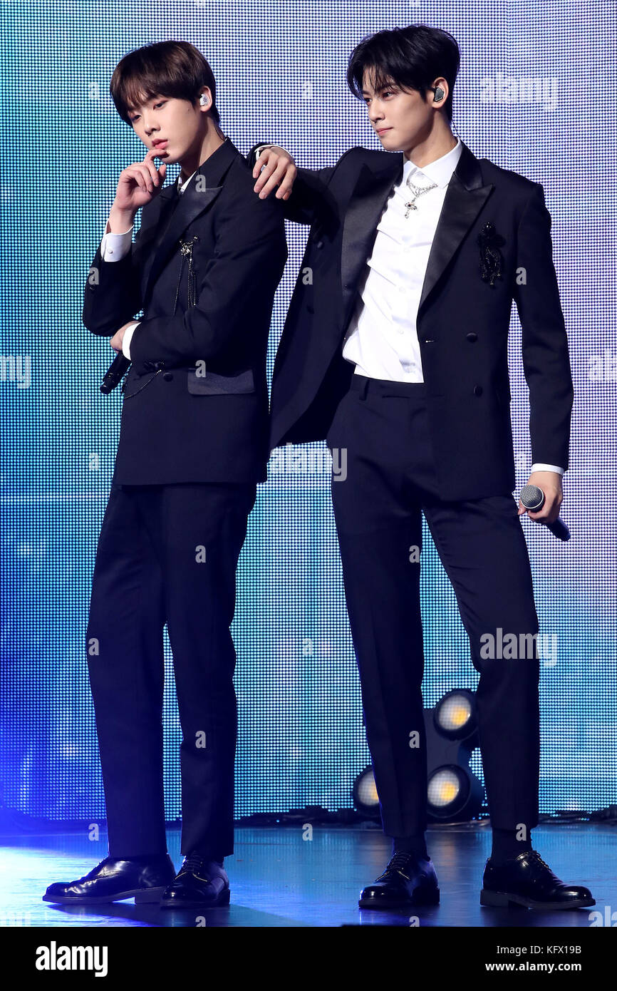 02nd Nov, 2017. S. Korean boy group Astro Cha Eun-woo (R) and Yoon San ...