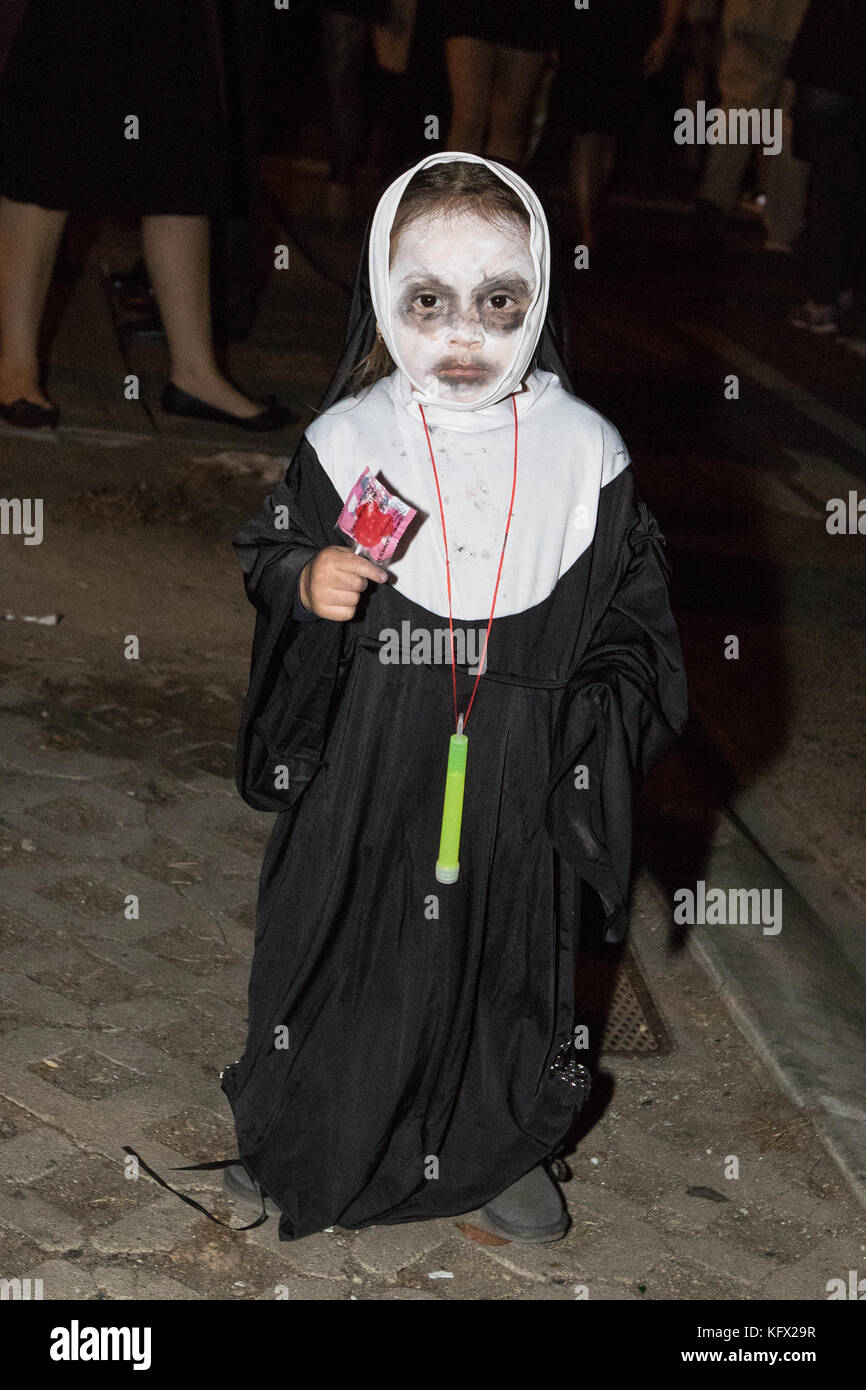 Child nun costume hi-res stock photography and images - Alamy