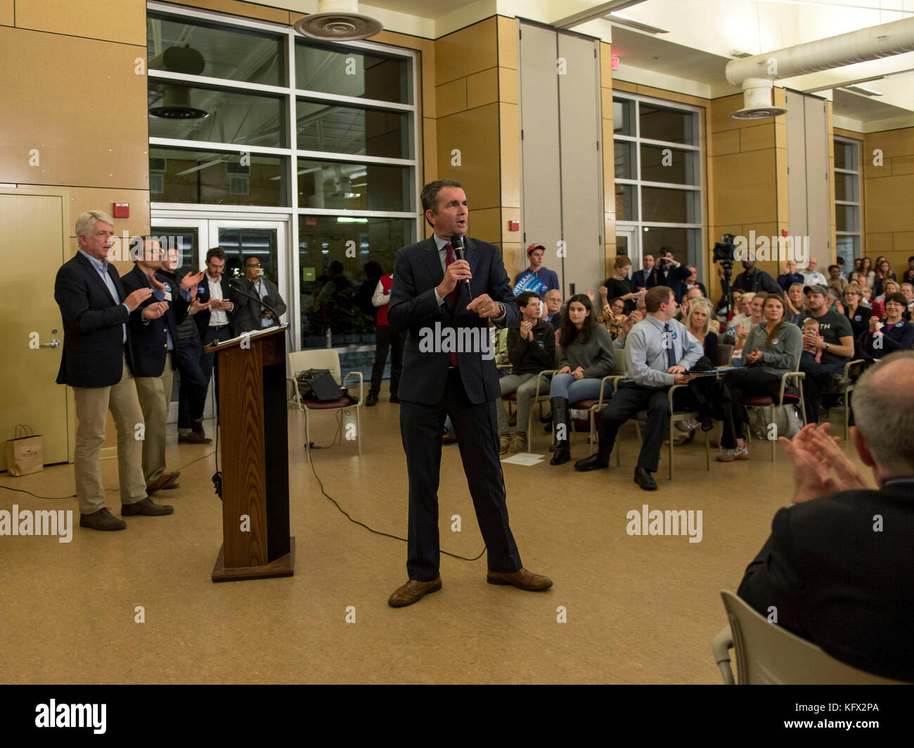 Ralph northam governor hi-res stock photography and images - Alamy