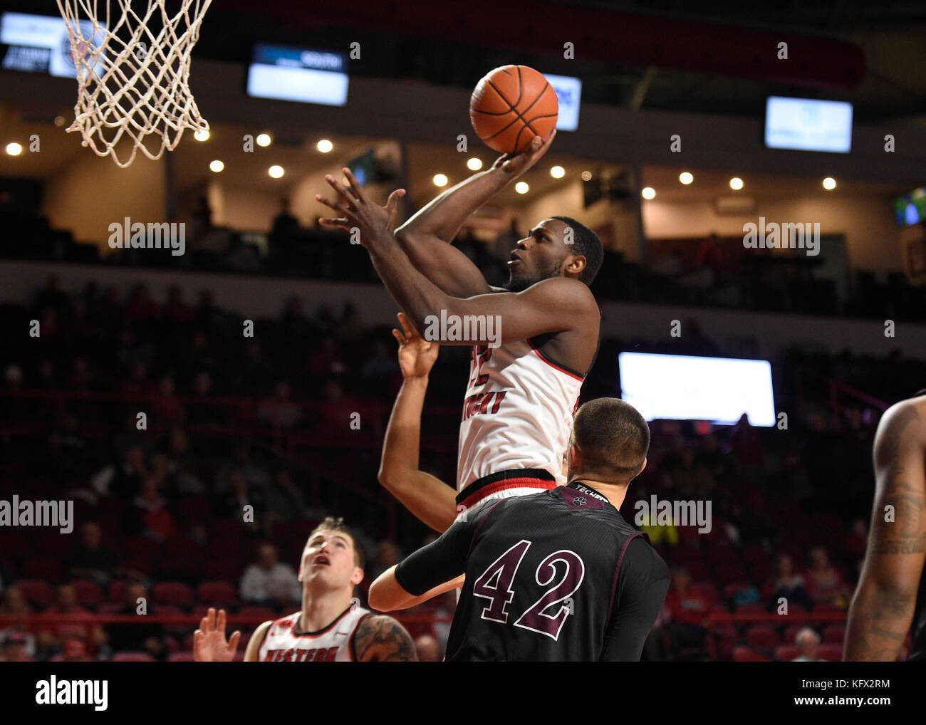 Kentucky, USA. 1st Nov, 2017. USA WKU Hilltoppers forward Dwight Colby ...