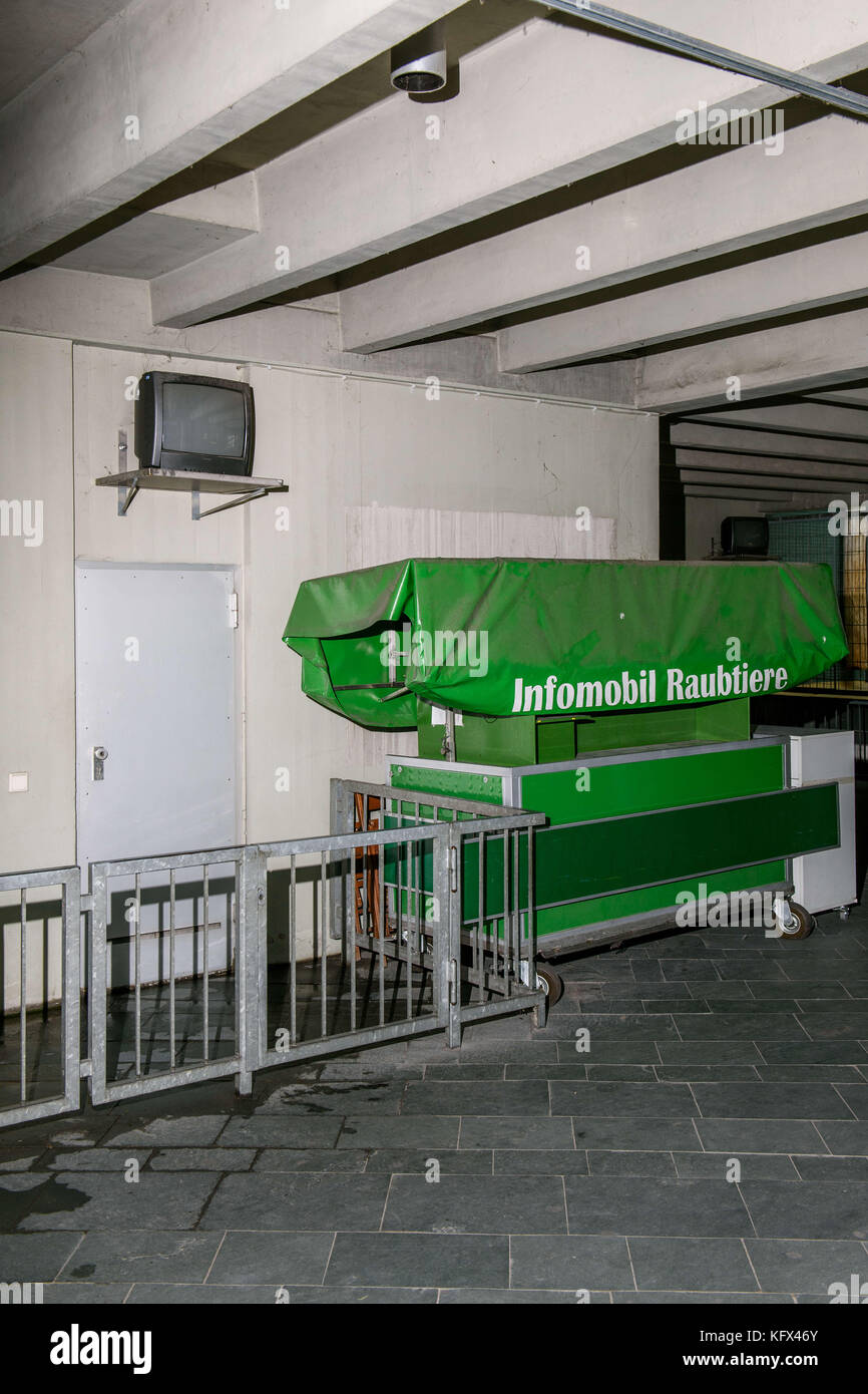 Berlin, Germany. 17th Aug, 2017. A green mobile information booth with ...