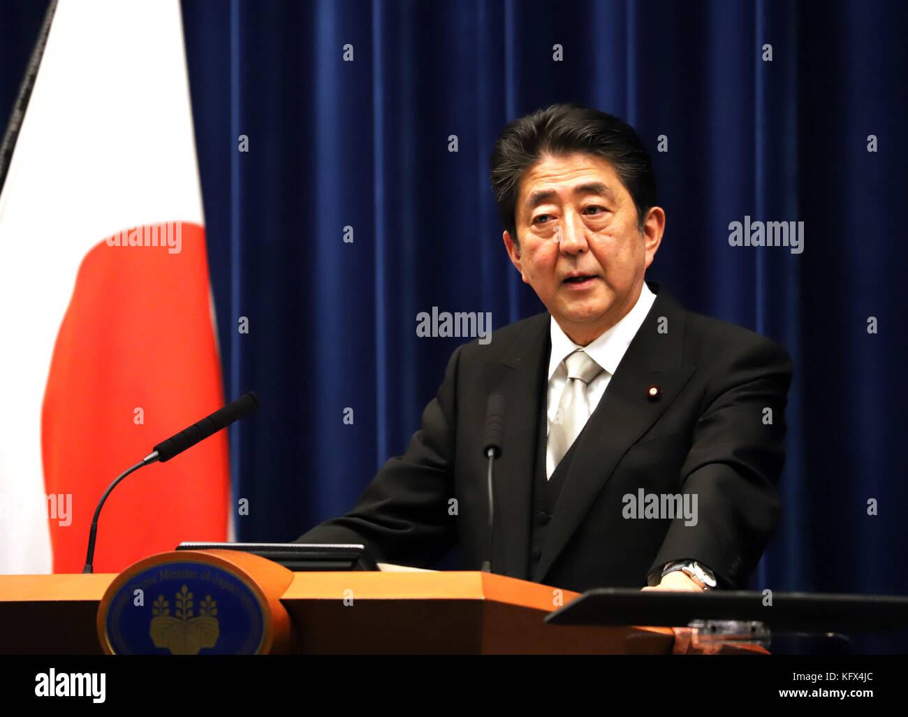 Tokyo, Japan. 1st Nov, 2017. Japanese Prime Minister Shinzo Abe speaks ...