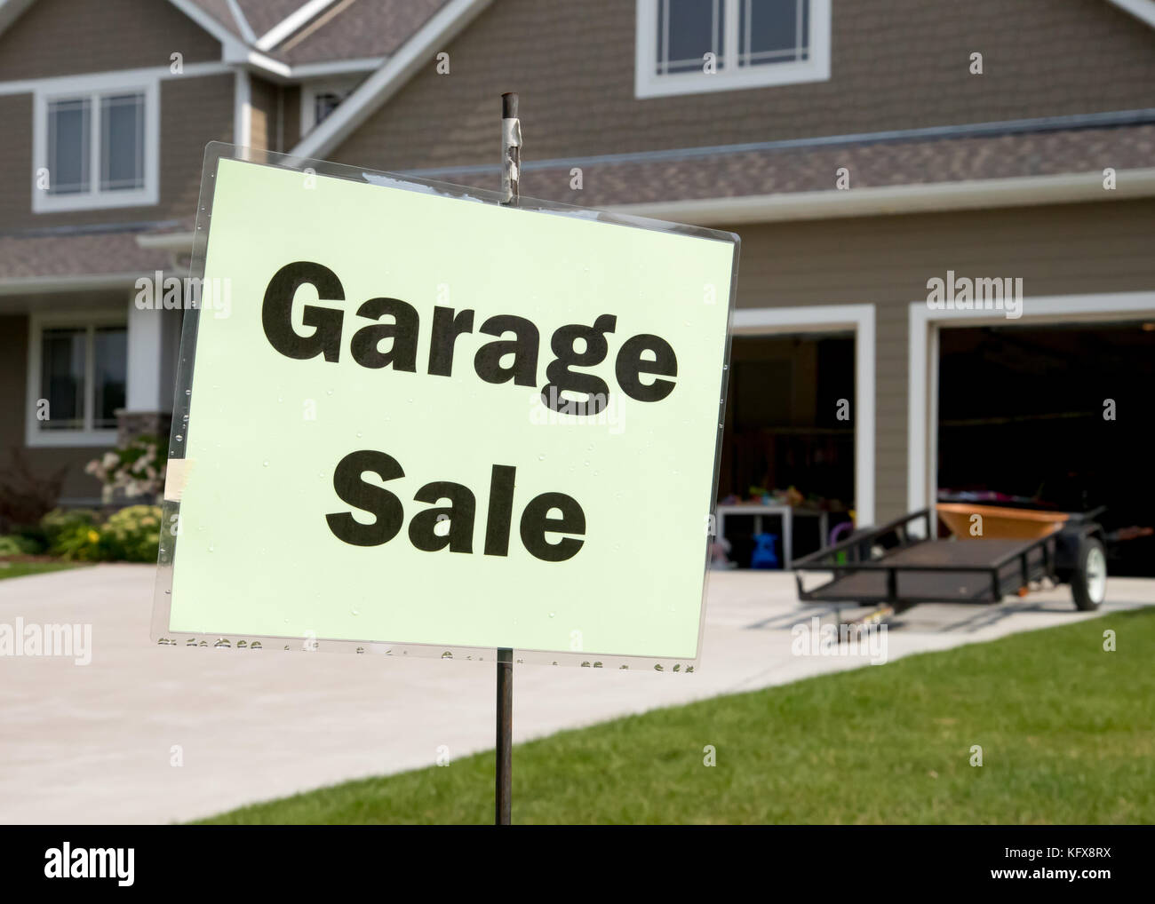American suburban house for sale hi-res stock photography and images ...