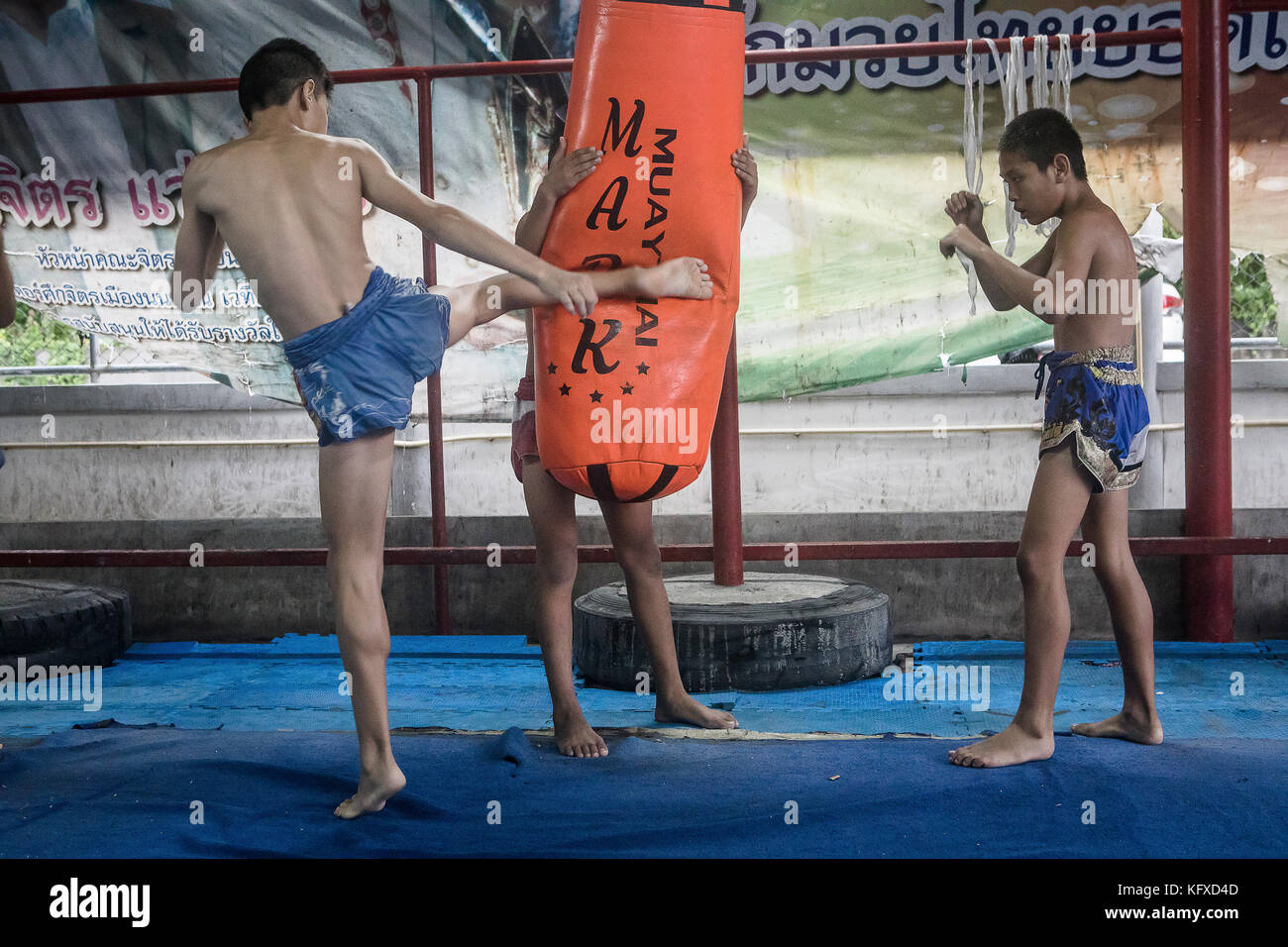 kids training, Muay thai camp, Bangkok, Thailand Stock Photo - Alamy