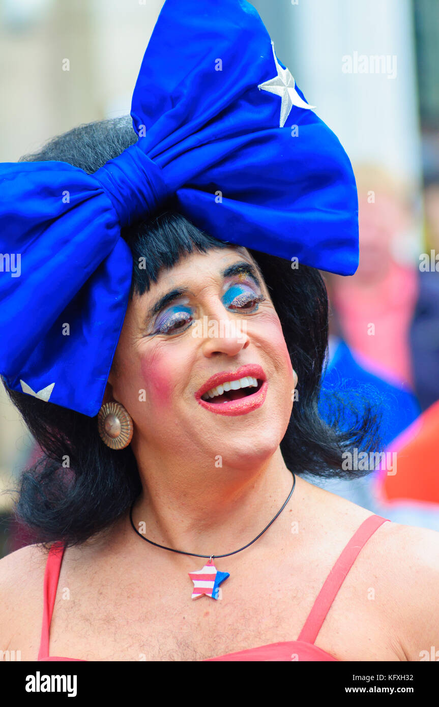 Drag artist entertains on the high street during the Edinburgh Fringe ...