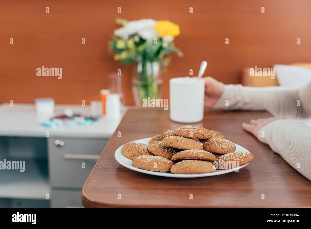 senior woman eating in hospital Stock Photo - Alamy