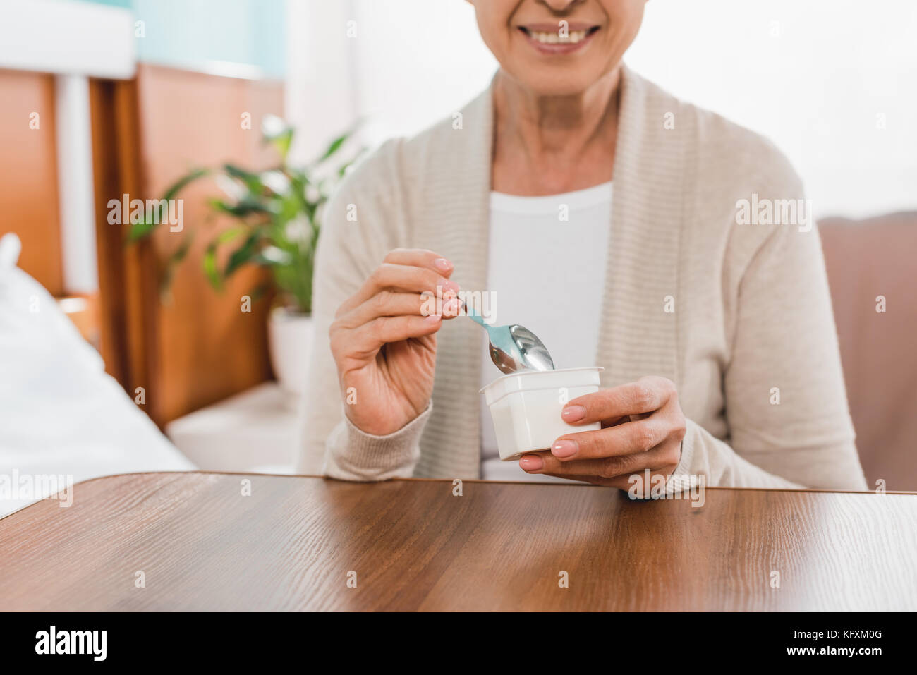 senior woman eating in hospital Stock Photo - Alamy