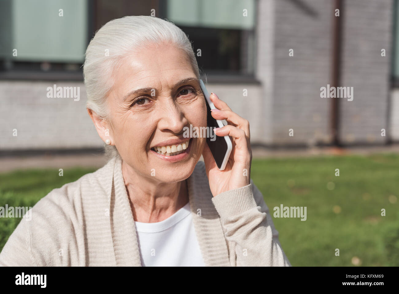 senior woman talking on smartphone Stock Photo - Alamy