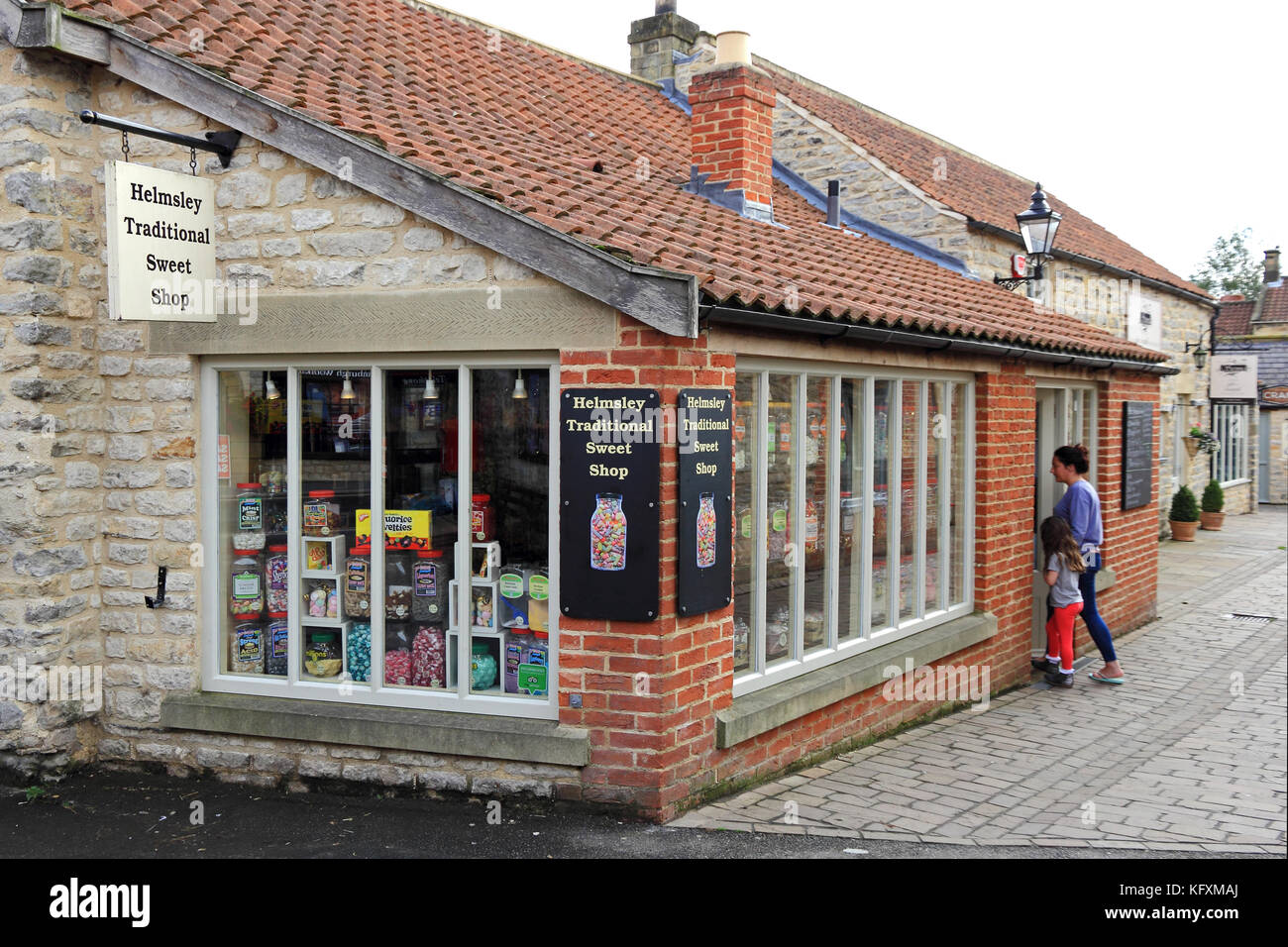 Helmsley Traditional Sweet Shop, Helmsley, North Yorkshire, UK Stock ...
