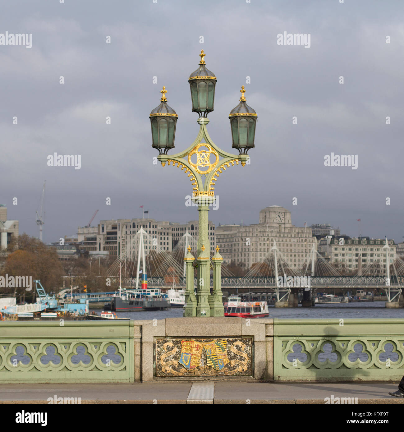 Lamppost fountain hi-res stock photography and images - Alamy