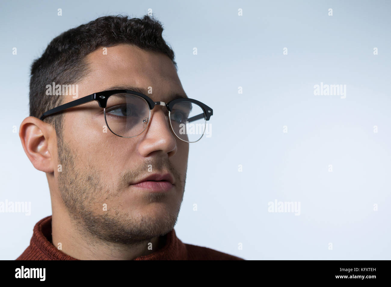 Looking sideways man hi-res stock photography and images - Alamy