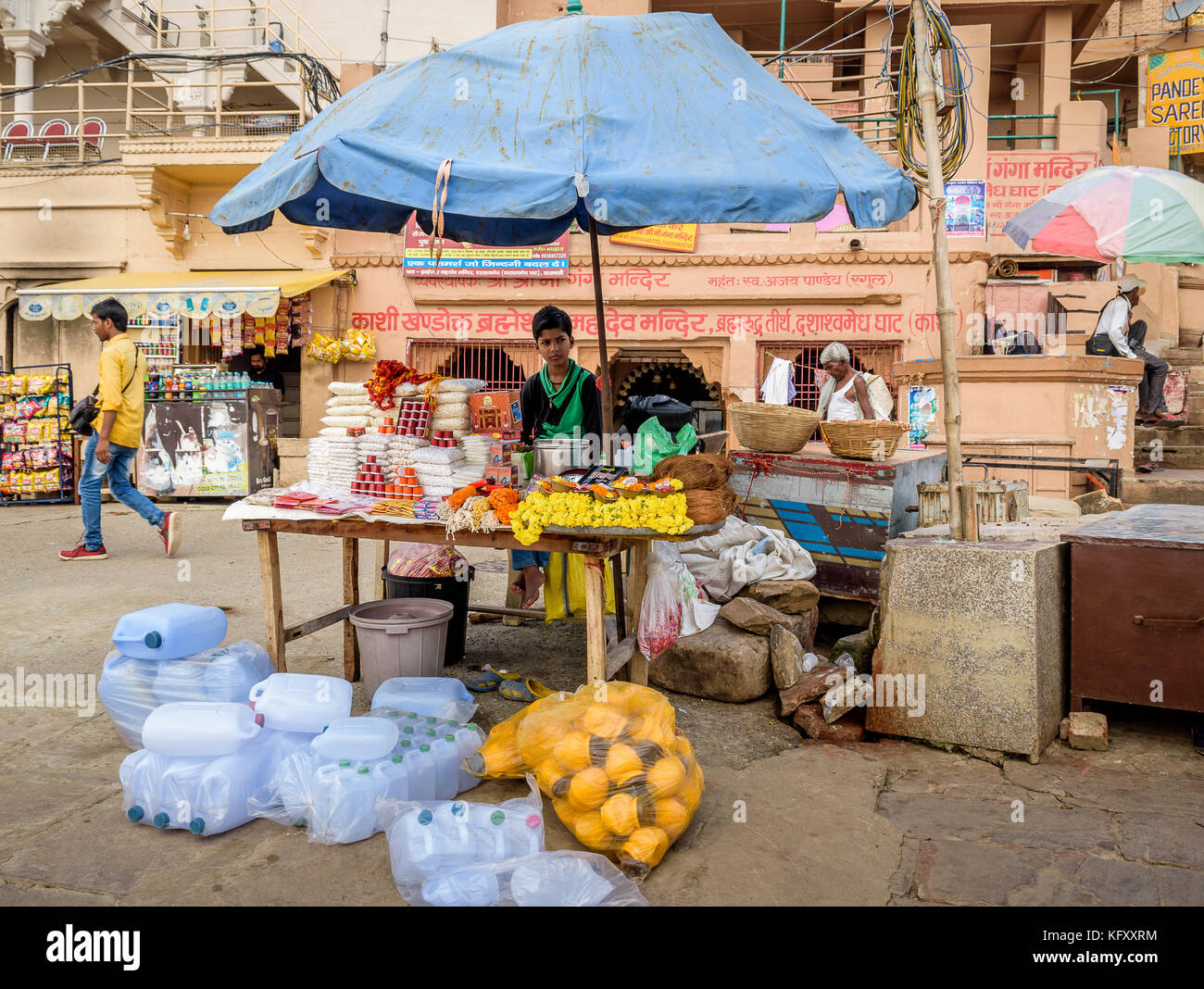 Foreigners in varanasi hi-res stock photography and images - Alamy