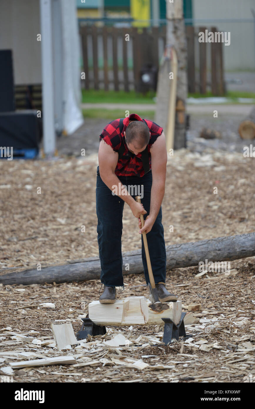 Chopping wood alaska hi-res stock photography and images - Alamy