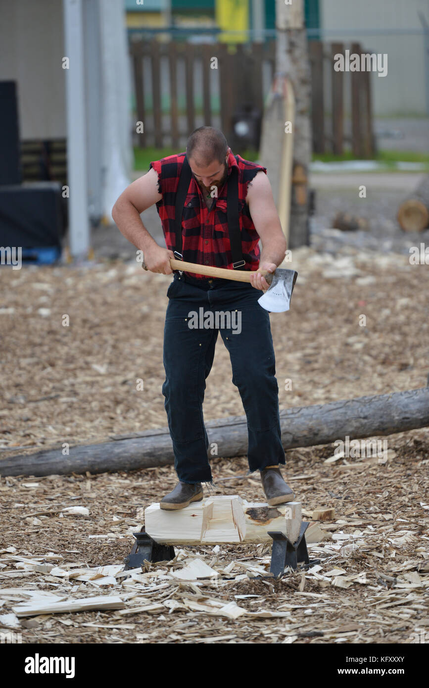 Wood chopping competition hi-res stock photography and images - Alamy