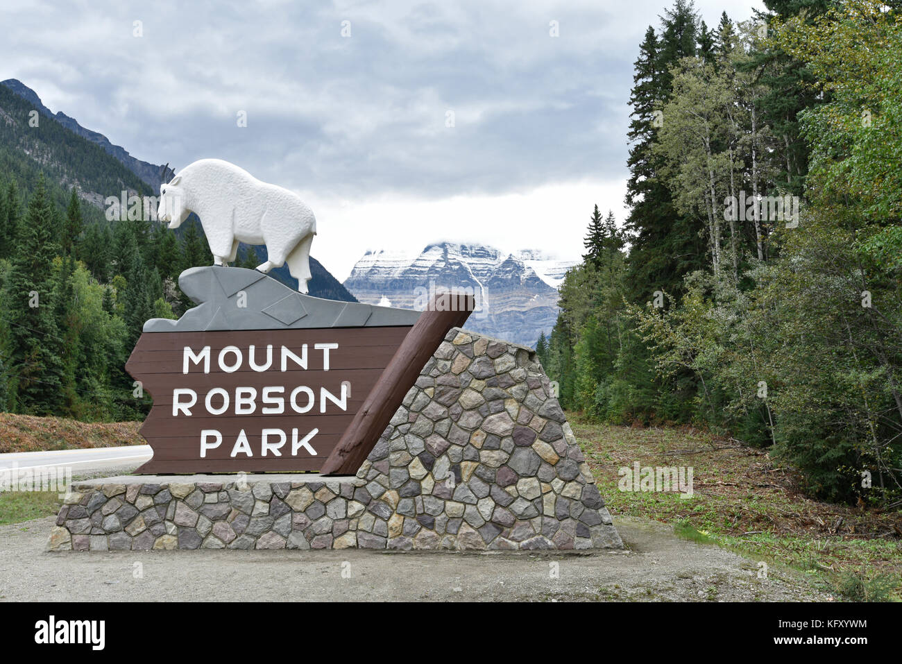 Mount Robson Provincial Park, British Columbia, Icefields Parkway ...