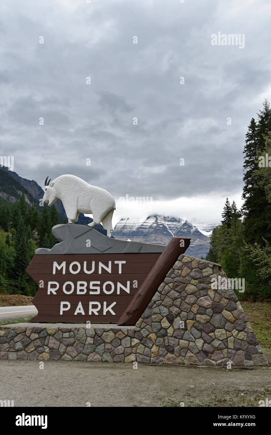 Jasper national park mount robson hi-res stock photography and images ...