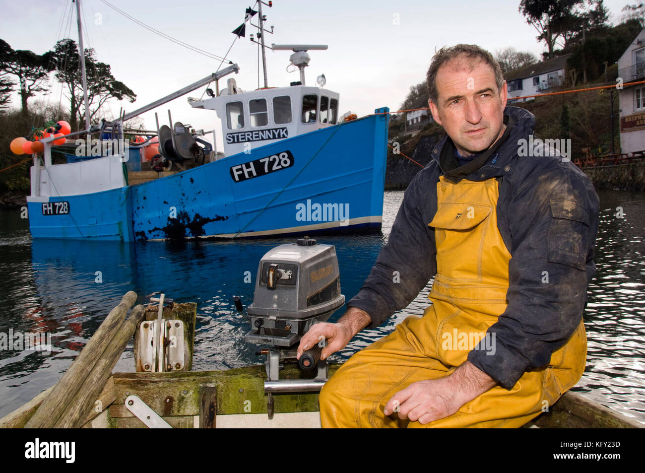 Helford quay on the Helford Estuary, Cornwall, where fishermen want to ...
