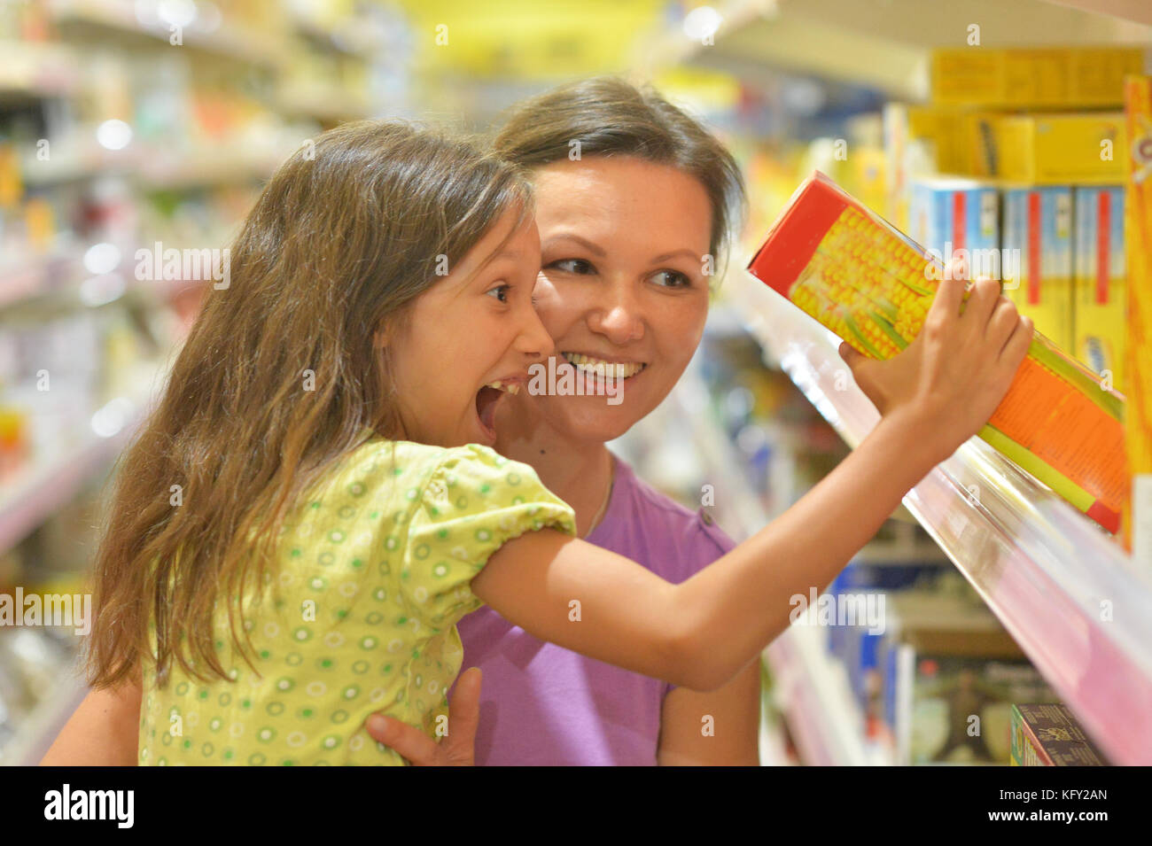 Mother and daughter choosing products Stock Photo - Alamy