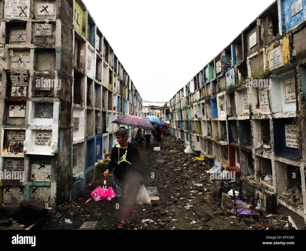 Navotas City, Philippines. 01st Nov, 2017. Filipinos flock to ...