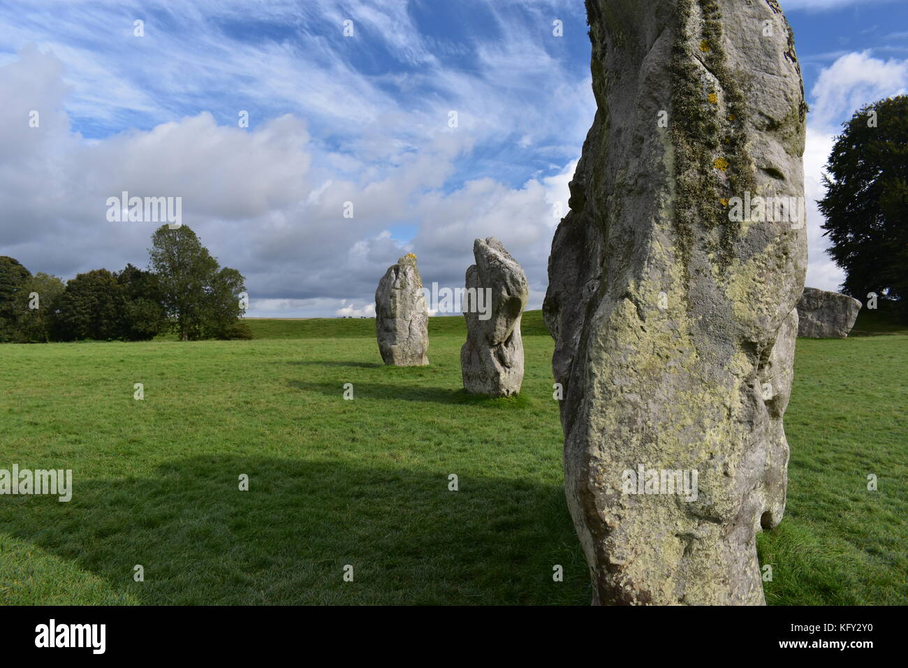 Avebury standing stones hi-res stock photography and images - Alamy