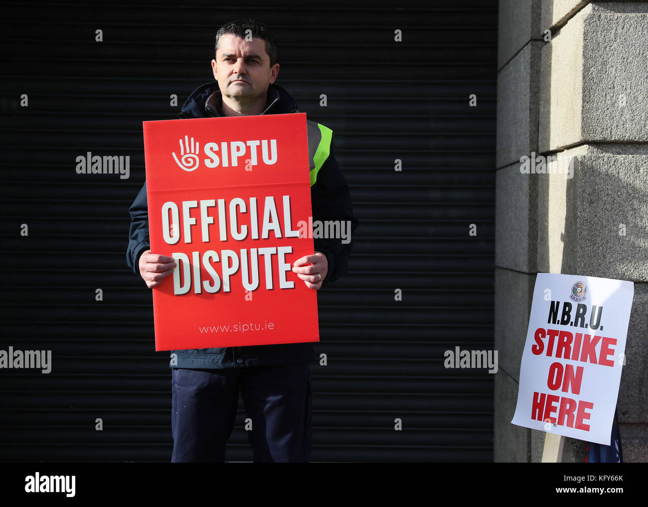 Irish rail train drivers over pay hi-res stock photography and images ...