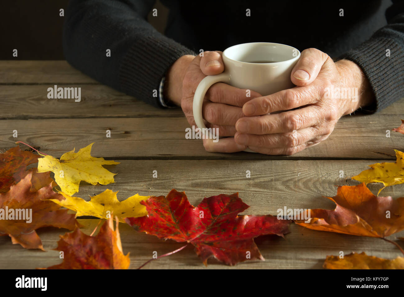 Hands resting on table hi-res stock photography and images - Alamy
