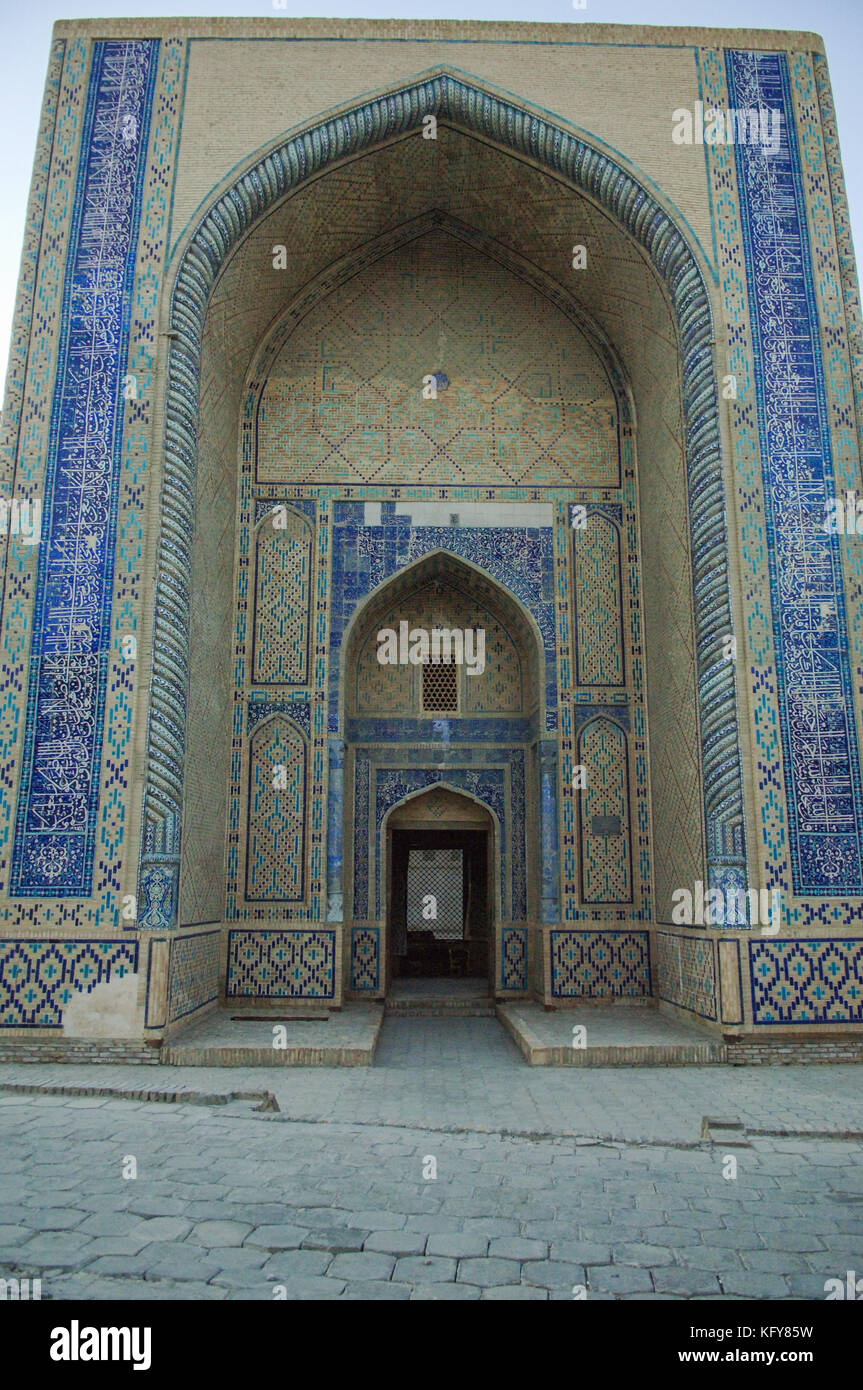 High arch and door with traditional Oriental ornaments. the ancient ...