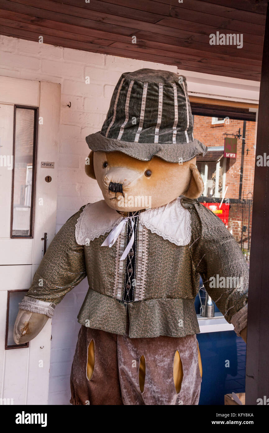 A large model teddy bear outside the Teddy Bear shop in Stratford upon ...