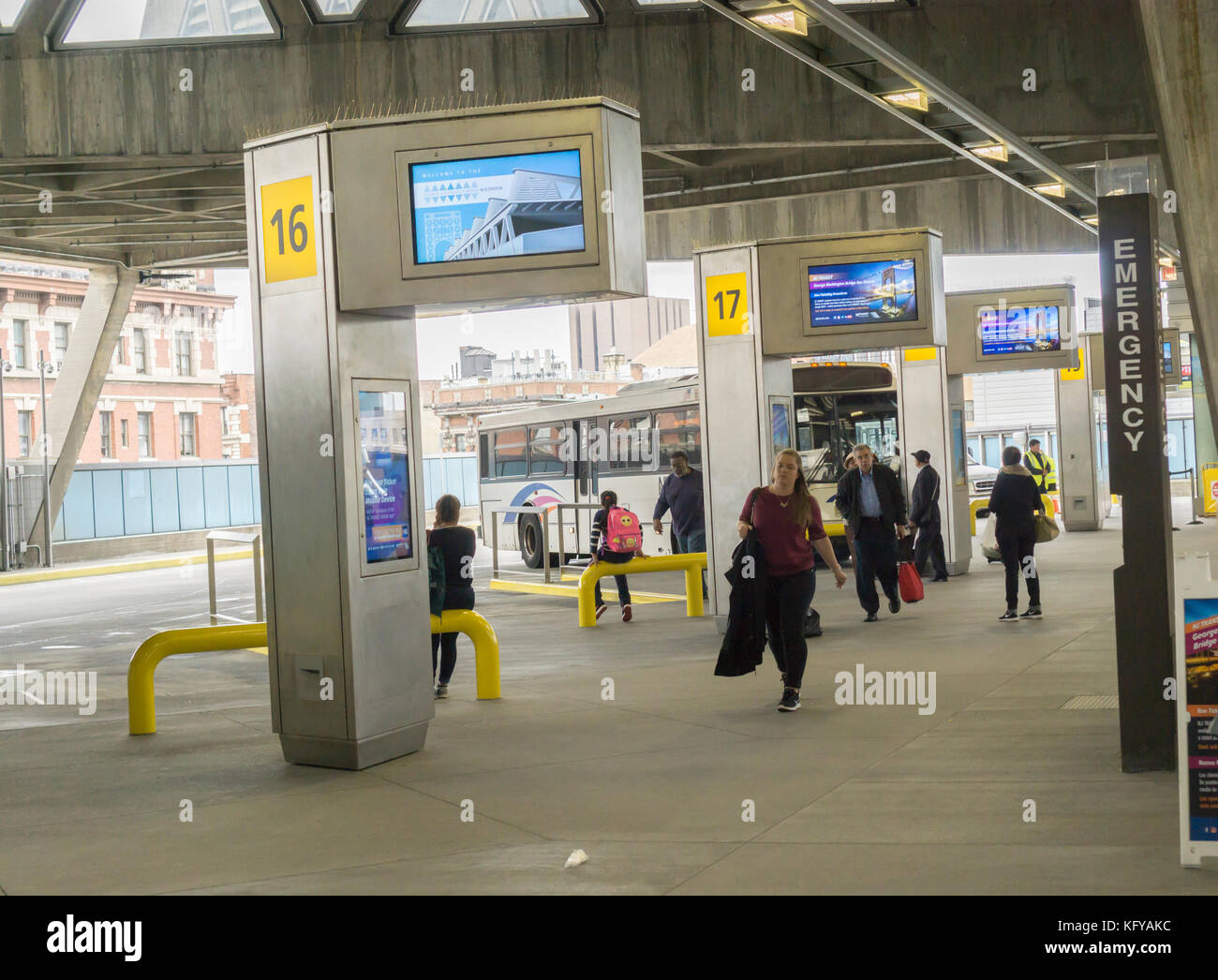 George washington bridge bus terminal hi-res stock photography and ...