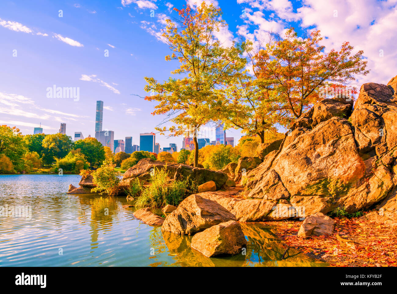 Nyc skyline autumn hi-res stock photography and images - Alamy