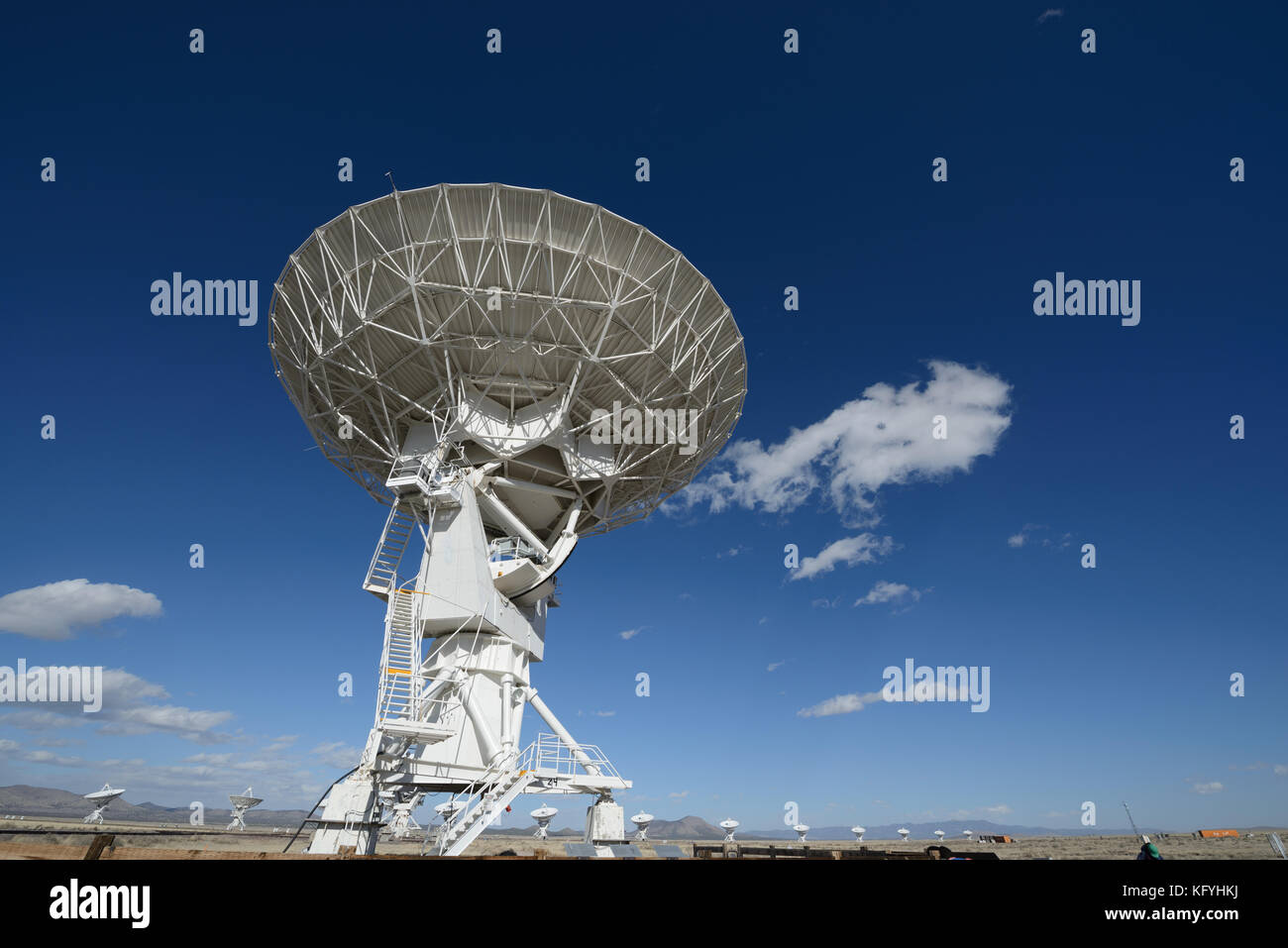Huge antenna dish at Very Large Array, searching for imaging signal in ...