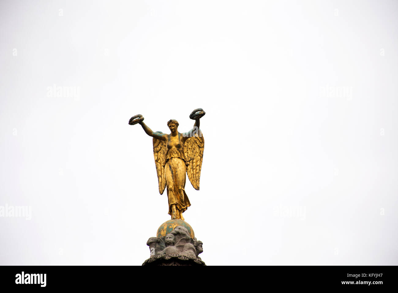 Statue de la colonne de la victoire hi-res stock photography and images ...