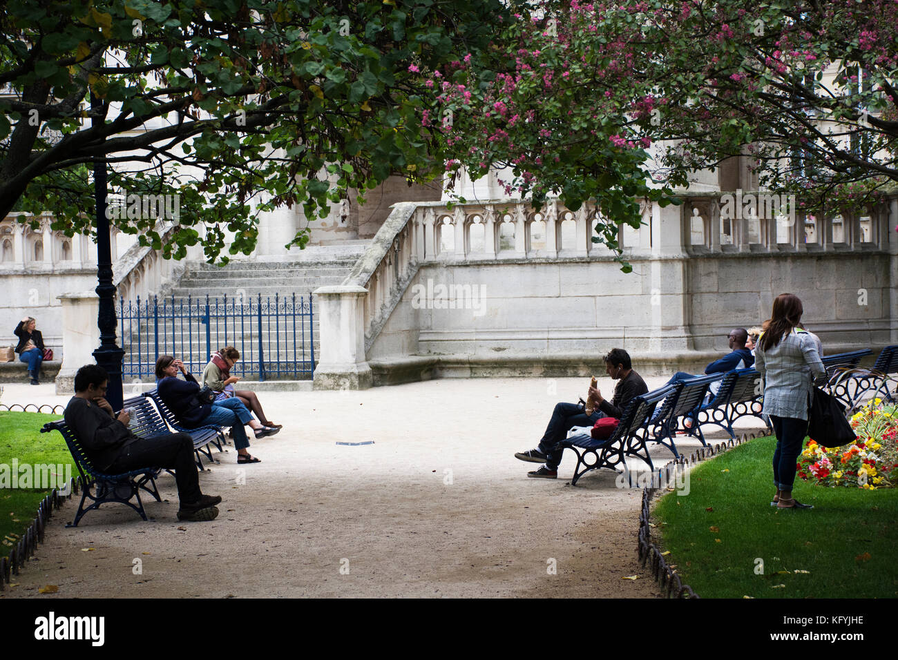 Travelers sitting on bench hi-res stock photography and images - Alamy