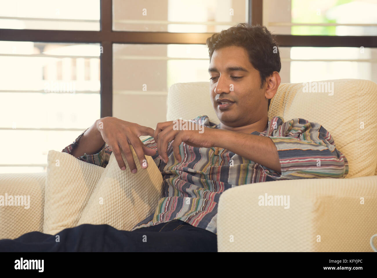 indian male hand pain Stock Photo - Alamy