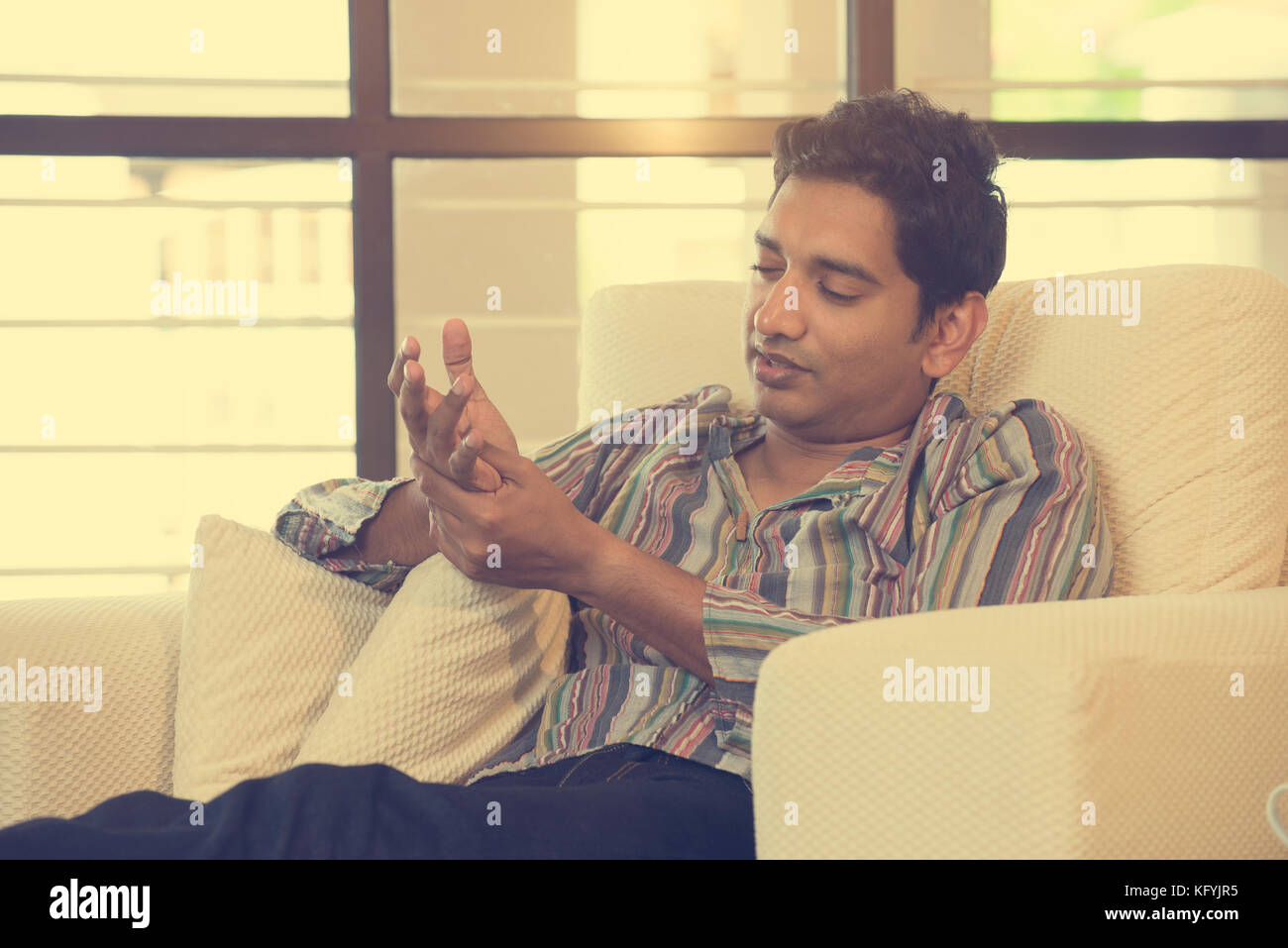 indian male hand pain Stock Photo - Alamy