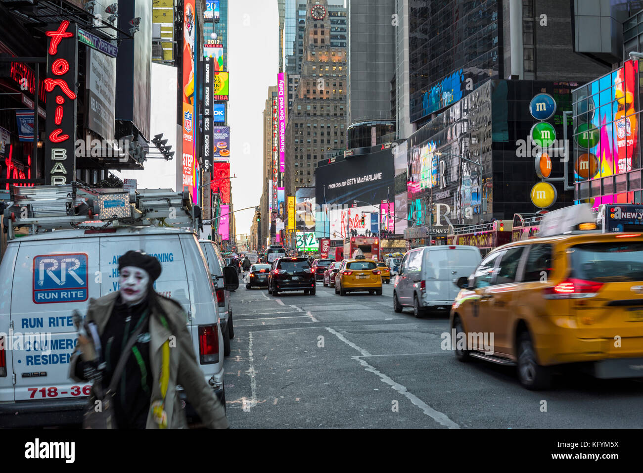 Traffic in 7th street, Manhattan, New York City Stock Photo - Alamy
