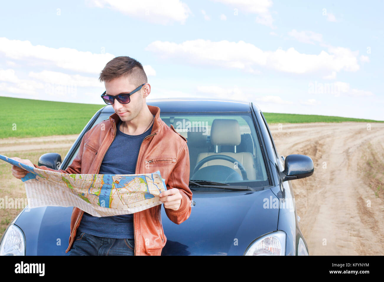 Reading road map hi-res stock photography and images - Alamy