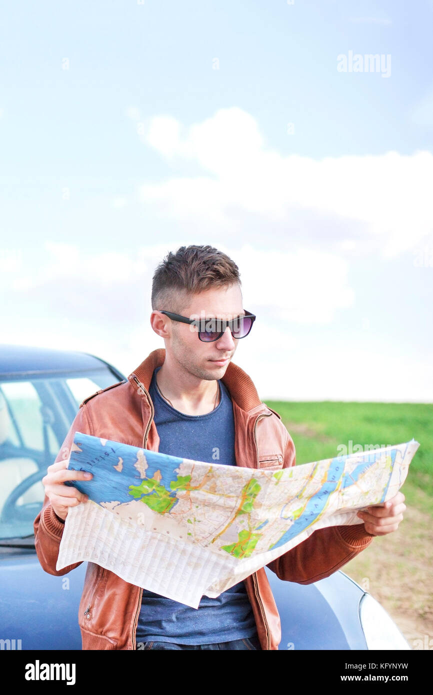 Reading road map hi-res stock photography and images - Alamy